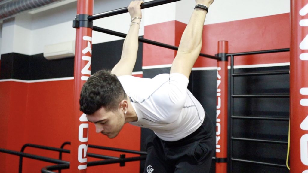 Guida al Back Lever: come eseguire questa skills del Calisthenics