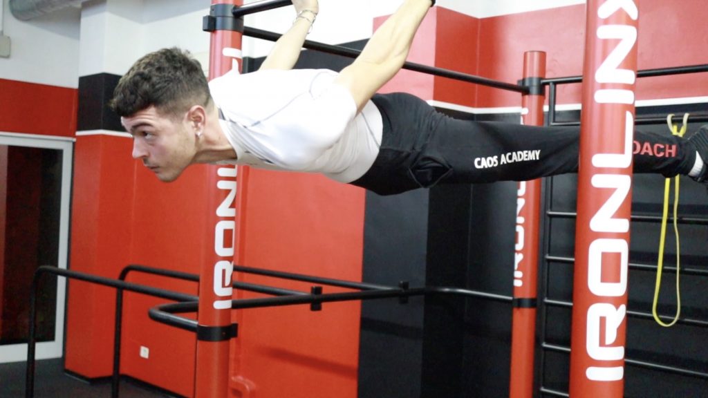 Guida al Back Lever: come eseguire questa skills del Calisthenics