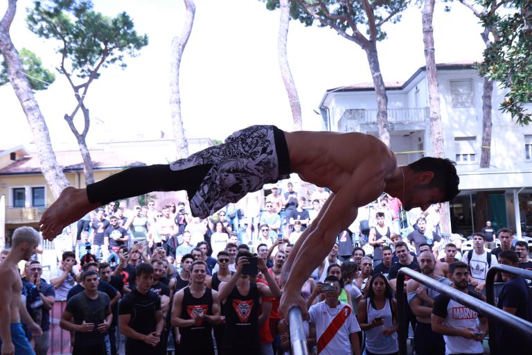 Calisthenics Guida Gratuita per iniziare a praticarlo in totale sicurezza